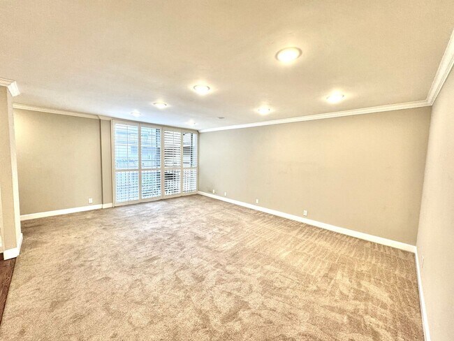 Must See! Beautiful 2 Bed / 2 Bath in La J... Condo Unit 303 - San ...