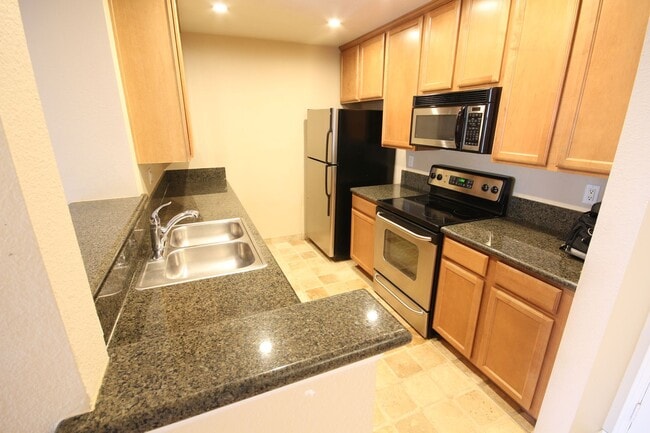 Delightful 2 Bedroom 2 Bath Condo in UTC - Houses for Rent - San Diego ...