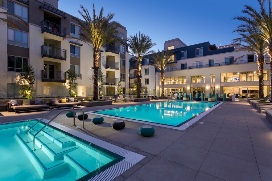 Huntington Beach Luxury Apartments